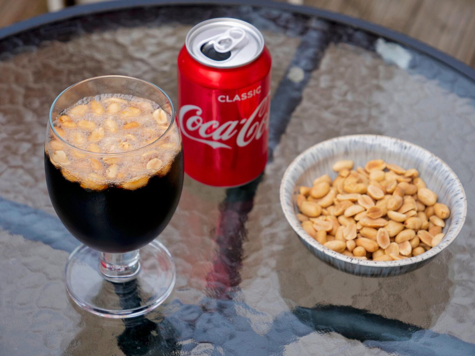 People Are Putting Peanuts In Coca Cola - And Don't Knock It 'Til You ...